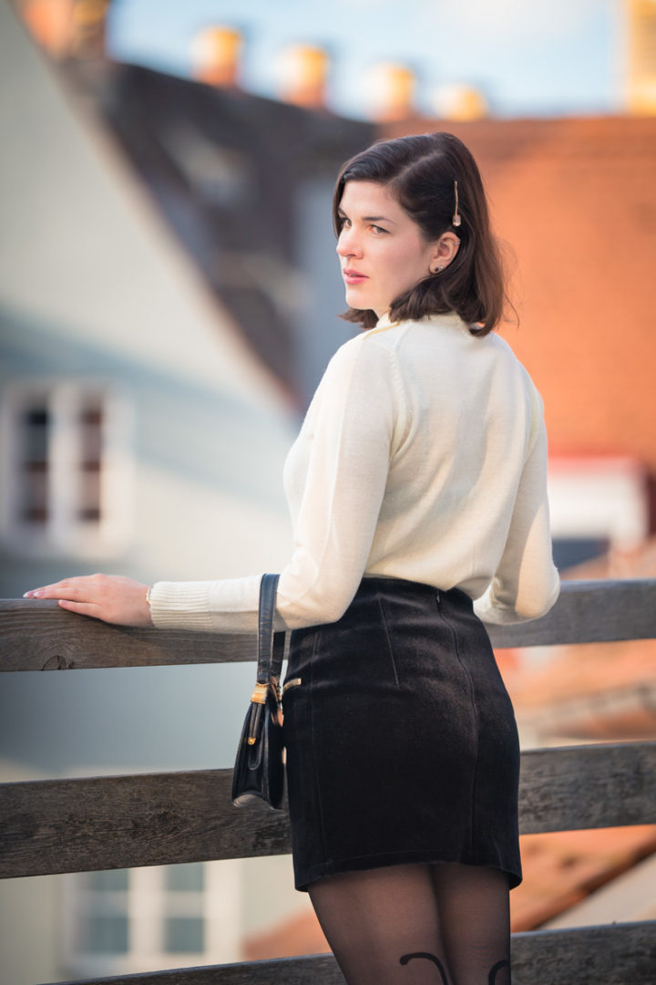 Die 60er modern interpretiert mit einem Strickpullover von Daisy del Sol