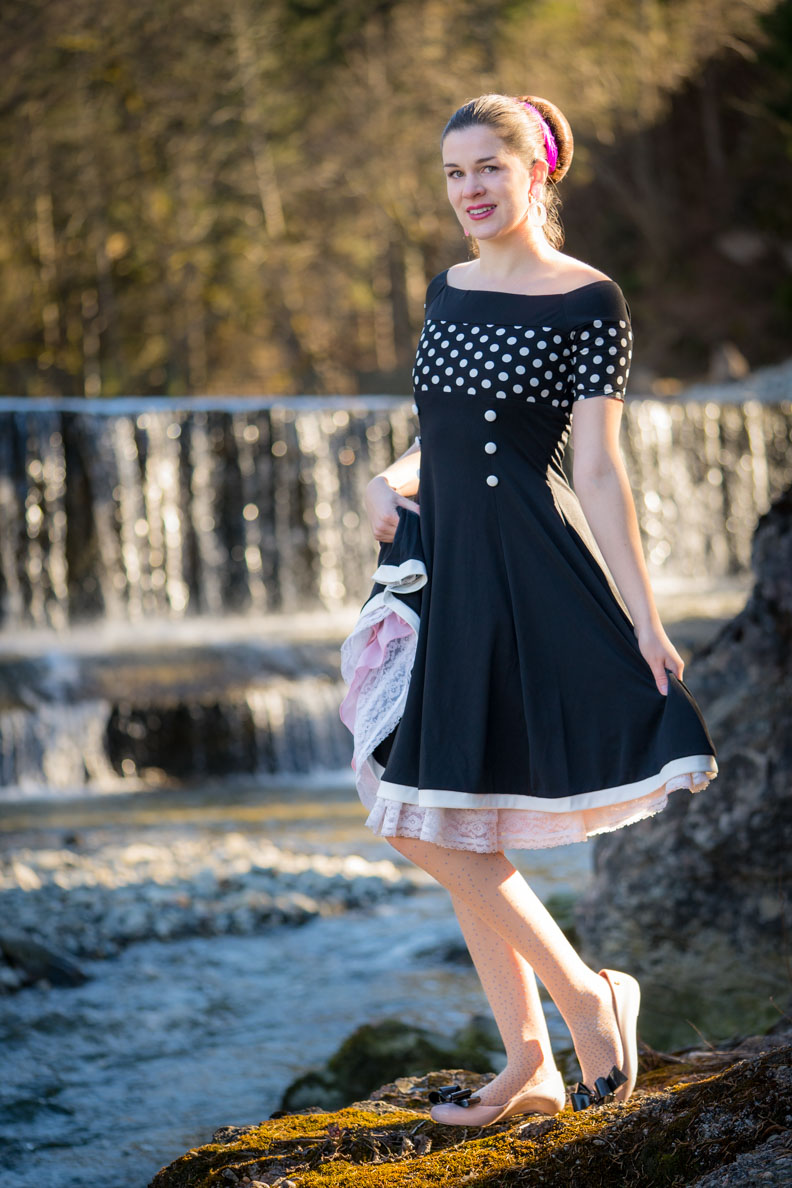 Strumpfhosen mit Muster kombinieren: Styling-Tipps - RetroCat