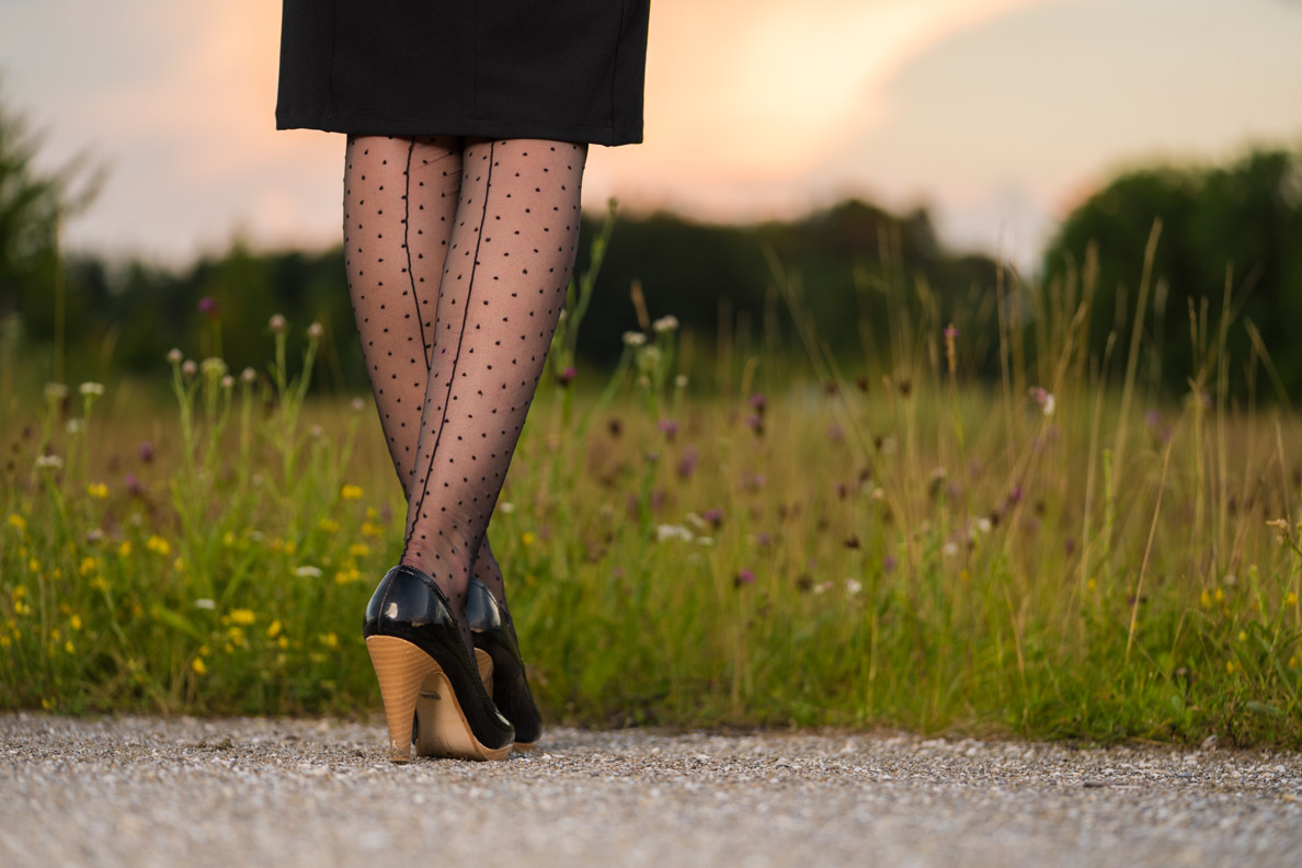 Strumpfhosen mit Muster kombinieren: Styling-Tipps - RetroCat